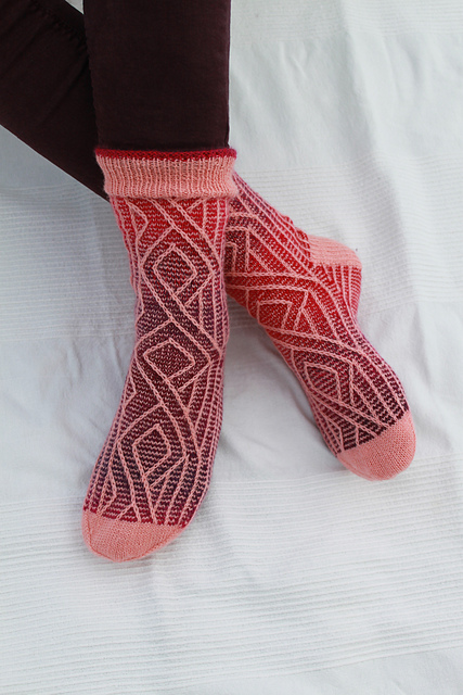 Dagens kjøpeoppskrift: Secret Code Sock | Strikkeoppskrift.com